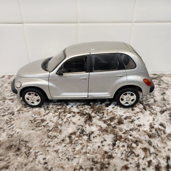 maisto | Toys | Chrysler Pt Cruiser Model Car 18 Scale Diecast Metal ...